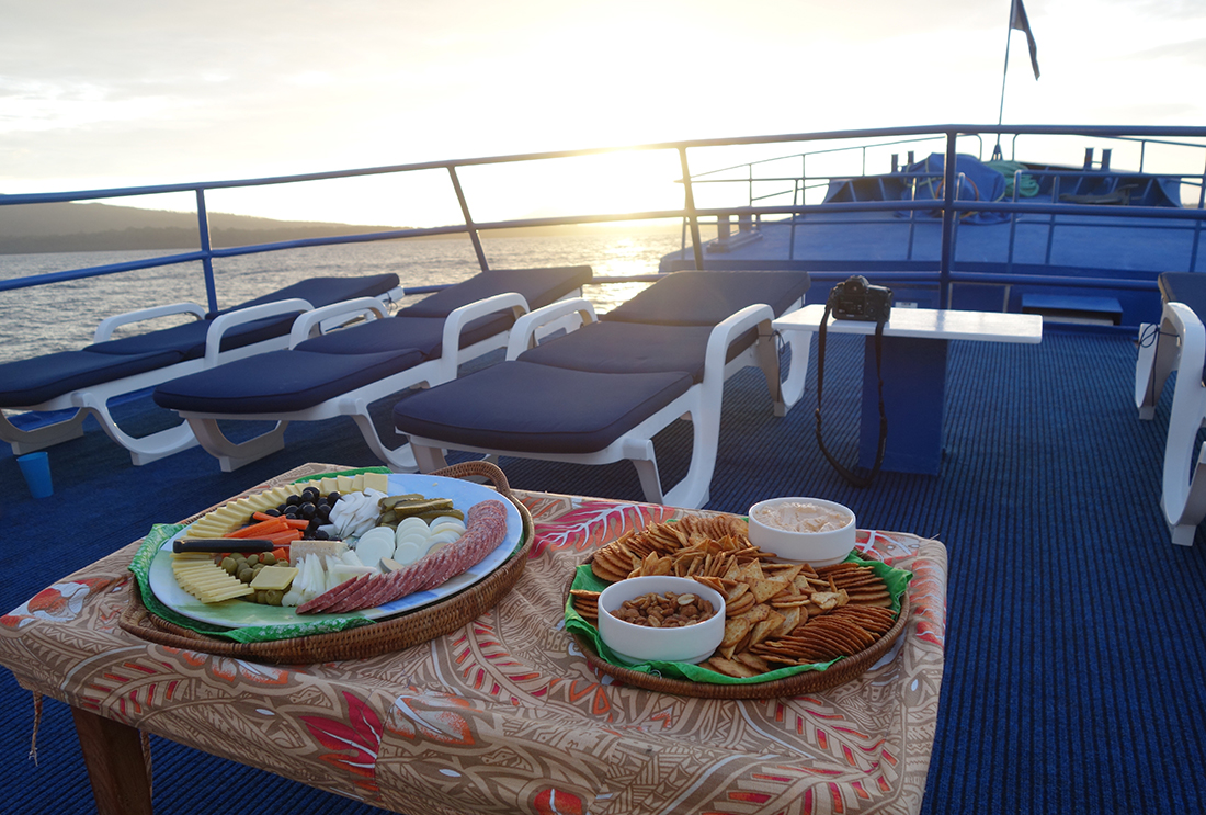 Bilikiki_sunset food spread_WEB - Cheesemans Ecology Safaris