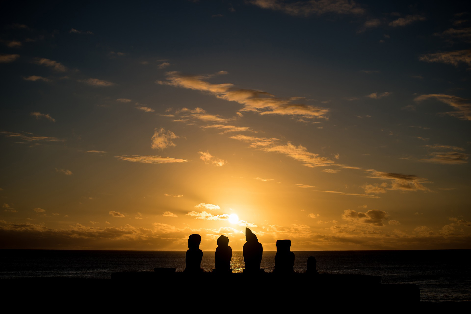 Easer Island MEaster Island Moai Statues © Cheesemans' Ecology ...